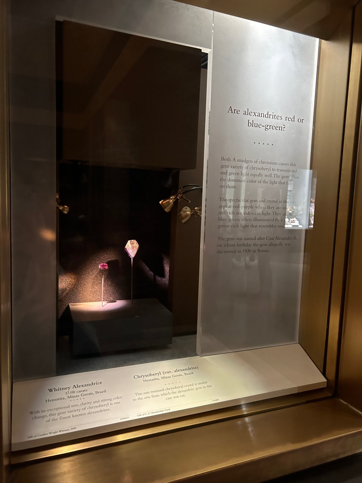 スミソニアン自然史博物館(3)大地と人が作りだす「芸術的な宝石たち」｜微笑む宝石