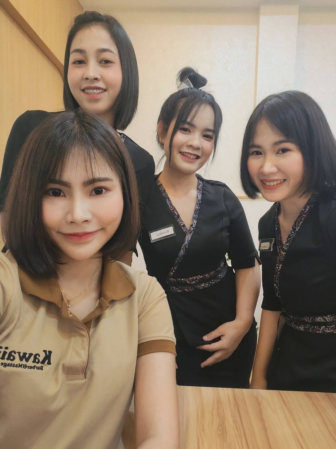 新企画!スタッフ紹介シリーズvol 1「ゲッマニー」kawaii Barber And Mssageのボスであり、バンコク・ベトナム理髪店の