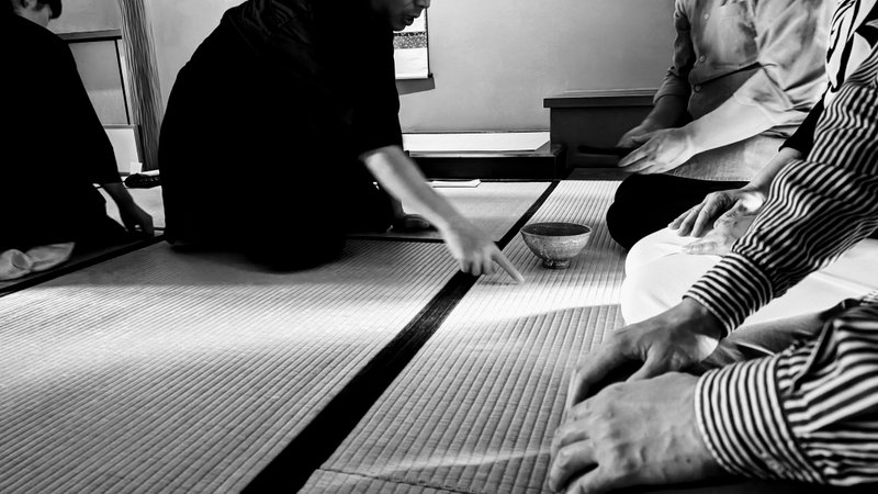 茶道の所作を学び、おむすびの結び方を学ぶ。｜omusubi SAGA