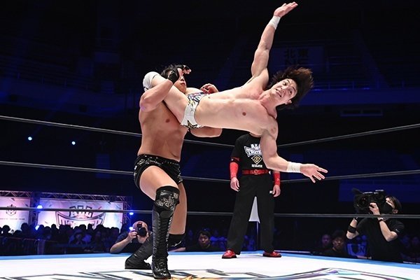 第8試合 海野翔太＆清宮海斗＆上野勇希 vs 上村優也＆KONOSUKE TAKESHITA＆シュン・スカイウォーカー｜新日本プロレスリング