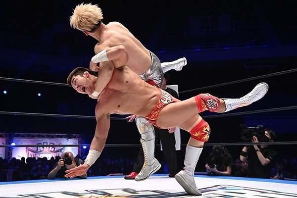 第8試合 海野翔太＆清宮海斗＆上野勇希 vs 上村優也＆KONOSUKE TAKESHITA＆シュン・スカイウォーカー｜新日本プロレスリング