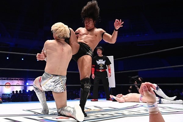 第8試合 海野翔太＆清宮海斗＆上野勇希 vs 上村優也＆KONOSUKE TAKESHITA＆シュン・スカイウォーカー｜新日本プロレスリング