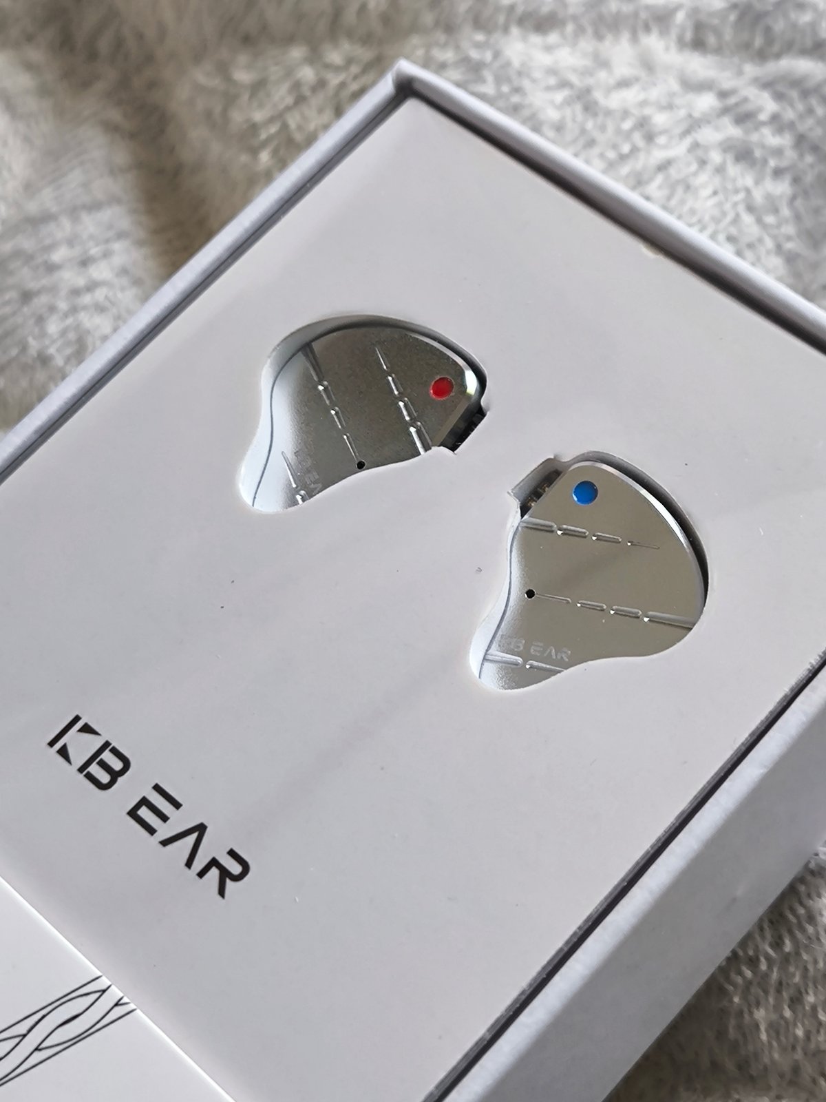 KBEAR KS10 堅実な音作りとビルドの中華ハイブリッドイヤホン #PR｜西野績葉