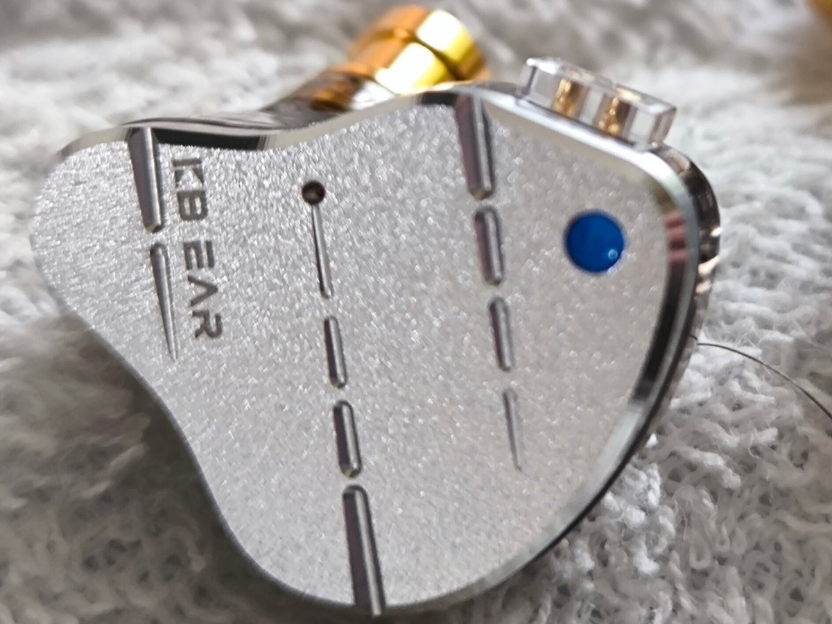 KBEAR KS10 堅実な音作りとビルドの中華ハイブリッドイヤホン #PR｜西野績葉