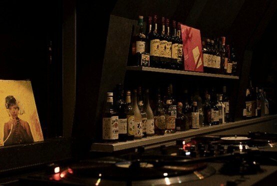 ミュージックバーでお酒を満喫♪｜dgnfj