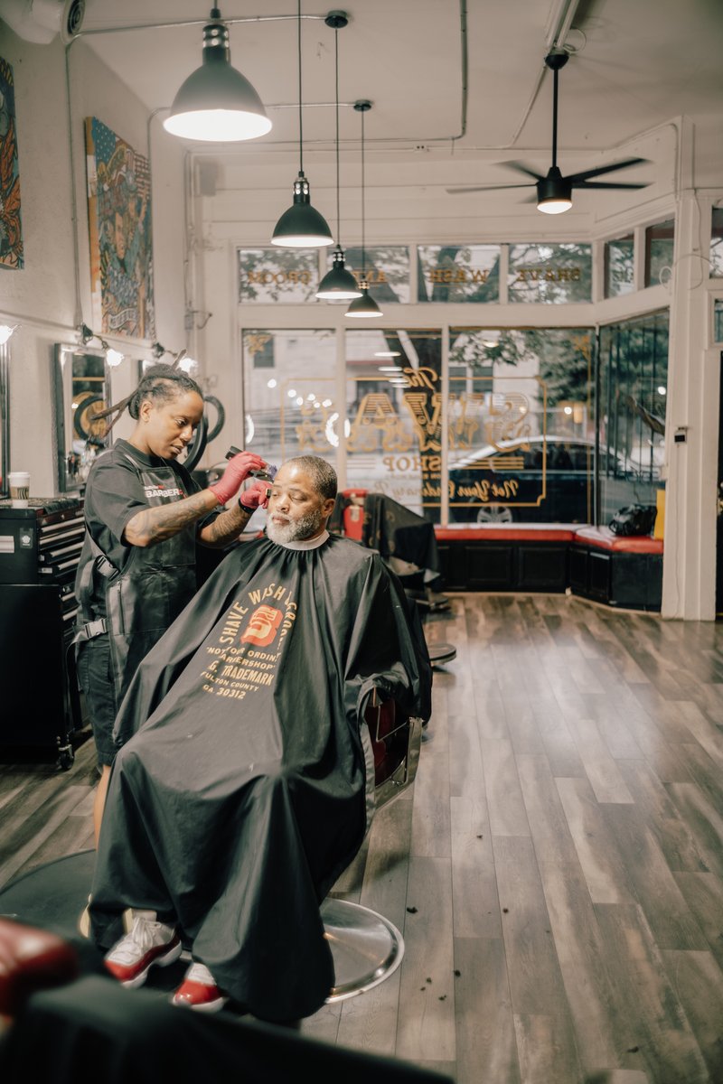 いつもと違う雰囲気のBarber Shop｜MOJA MOJA