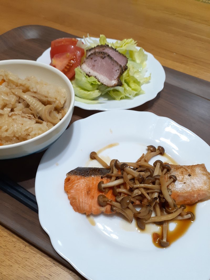 『鮭としめじのソテー』(塩分0.6g)｜guttyo