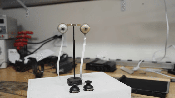 【VR】ディズニーがマット型のVR歩行デバイス「Holo Tile（ホロタイル）」を発表｜𝐑𝐞𝐜𝐚𝐥 (りかる)