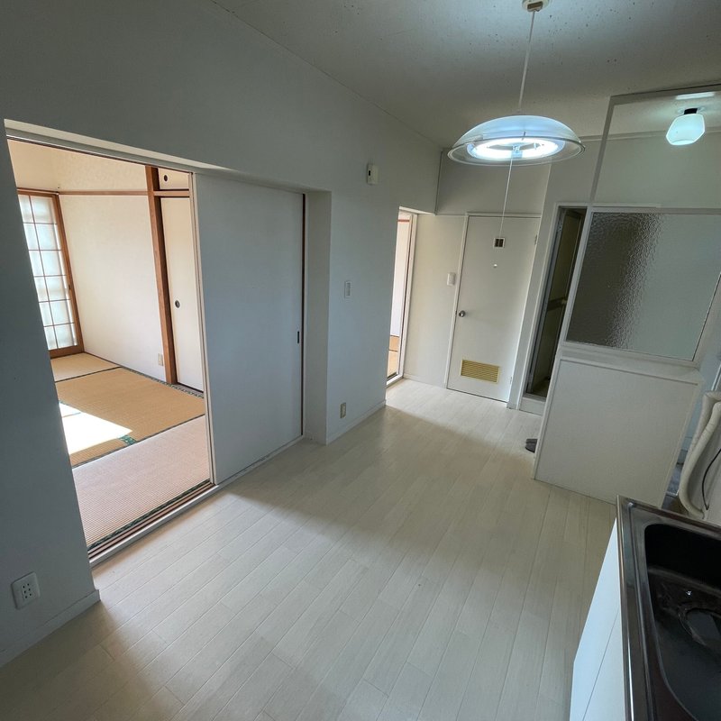 【東京一安く買える物件！？】激安の売買物件が出たと聞いたので、調査してみます！｜RoomPaのお姉さん