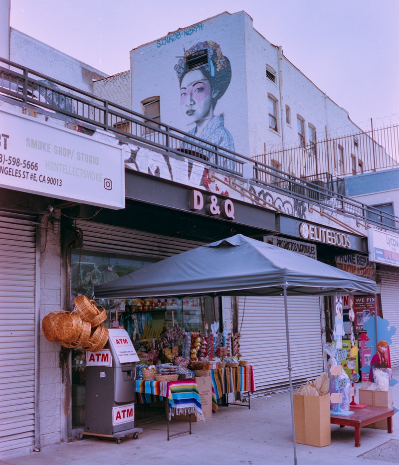 Toy District, Los Angeles (CineStill 400D 120)｜MOJA MOJA