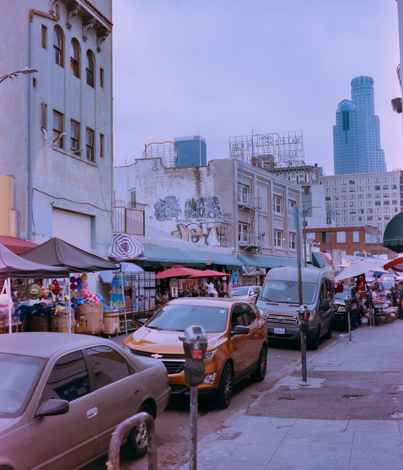 Toy District, Los Angeles (CineStill 400D 120)｜MOJA MOJA