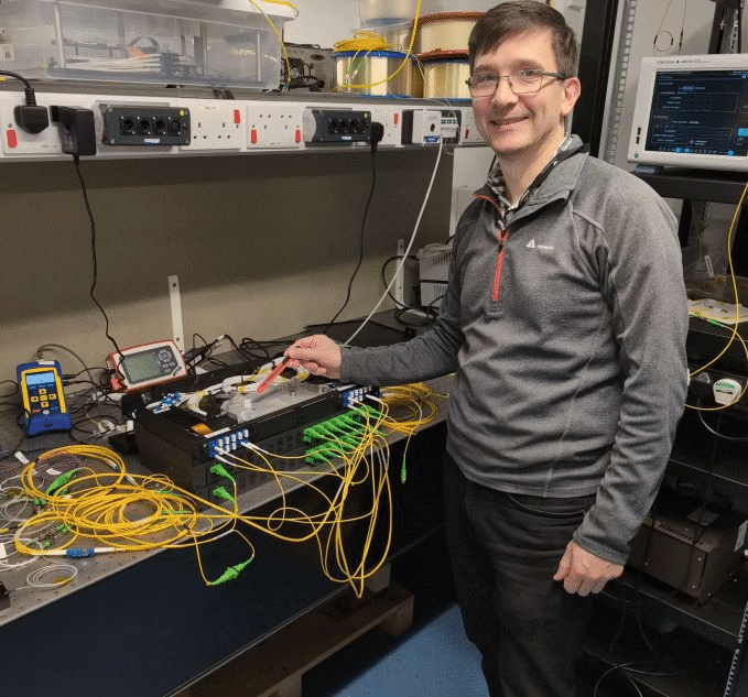 快挙達成 毎秒402テラビット(Tbps)、世界最速のデータ通信速度を再び更新 アストン大学｜Tip News