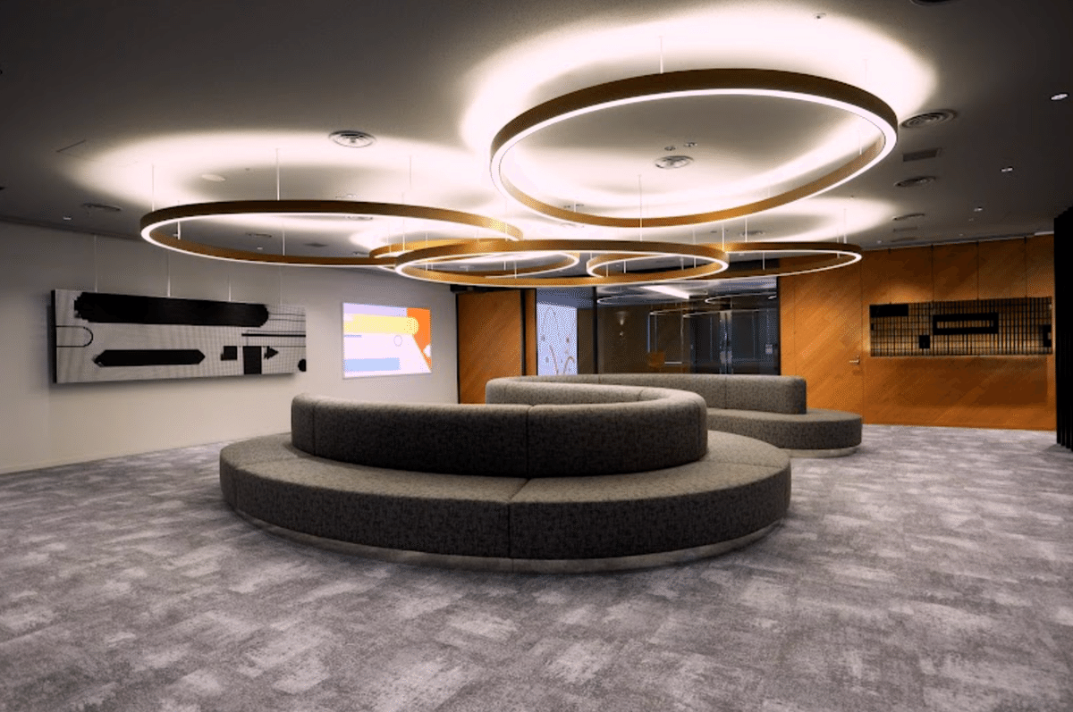 ポイントは動きと音アナログ×デジタルのディスプレイ「FLIP-DOTS」｜D2Cマーケティング&クリエイティブ事業本部