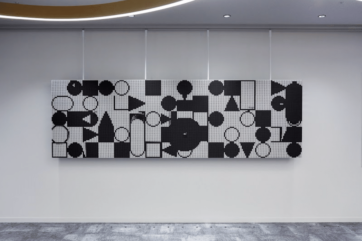 ポイントは動きと音アナログ×デジタルのディスプレイ「FLIP-DOTS」｜D2Cマーケティング&クリエイティブ事業本部