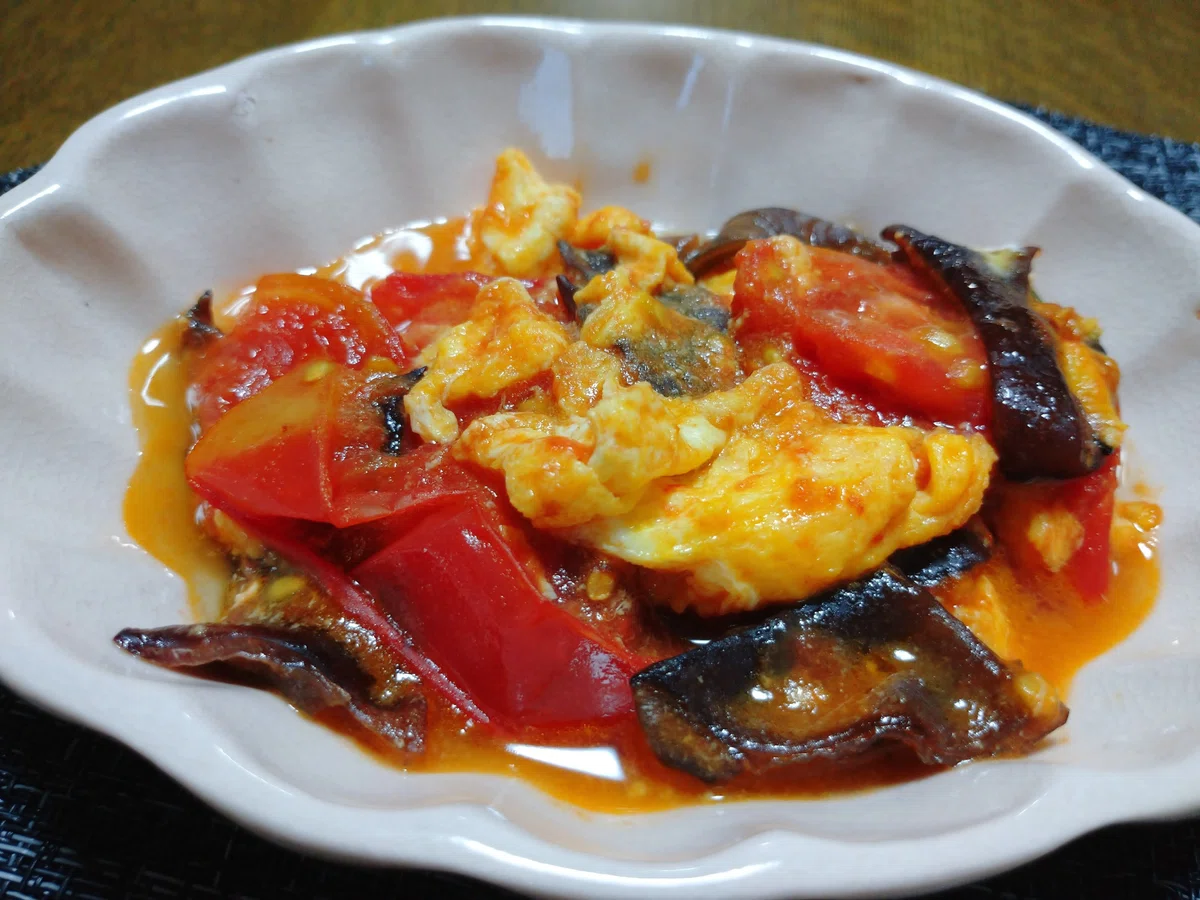 麻婆茄子とトマ玉キクラゲ炒め｜jun