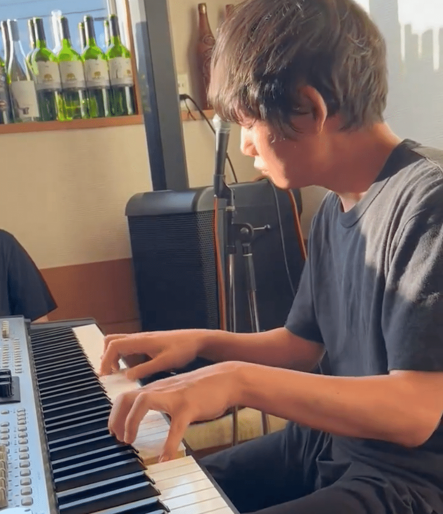 『スナック西村』の醍醐味 (酒×カジュアルなピアノ)｜西村広文 HirofumiNishimura