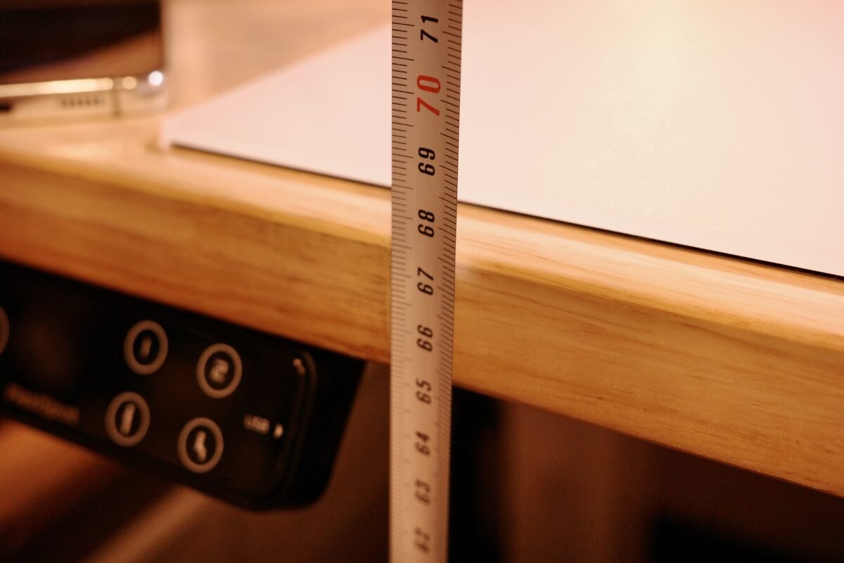 FlexiSpot E7Hレビュー：耐荷重160kg！最強の安定感を誇る電動昇降デスク！｜ケイカク