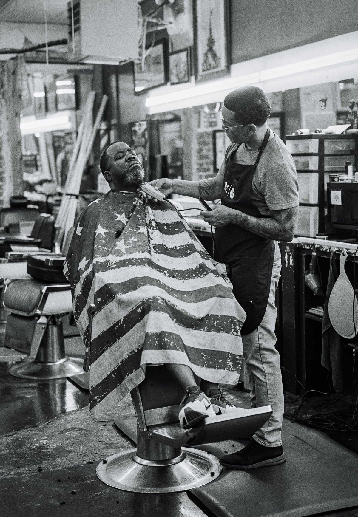 星条旗とBarber Shop｜MOJA MOJA