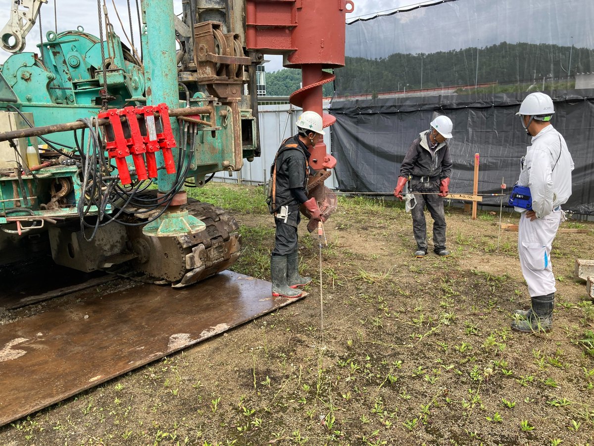 農水省SBIRフェーズ3基金事業の統合実証工場の杭打ちがスタート｜松田祐樹＠MD-Farm