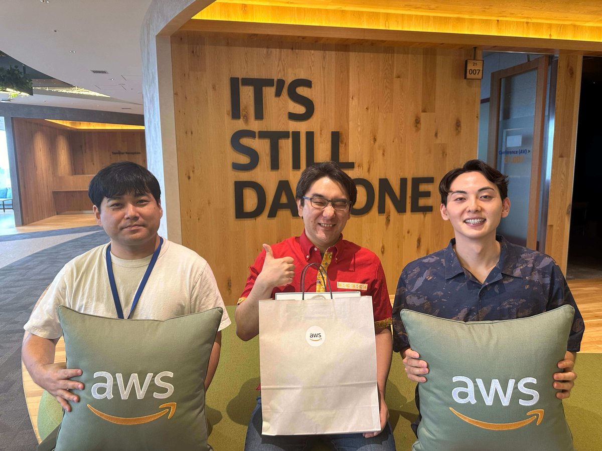 🎁 AWS賞の副賞を受け取りました！｜YassLab 株式会社