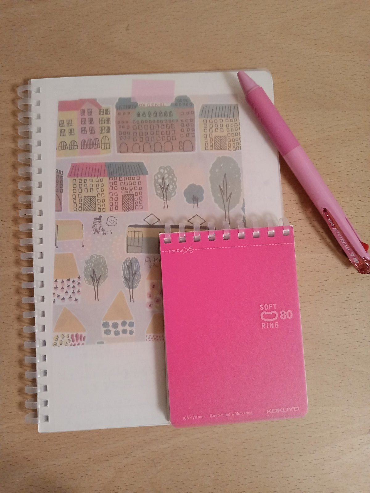 手のひらサイズの忘れ物防止帳、KOKUYOソフトリング®ノート（A7変形）📝。｜something-pudding。