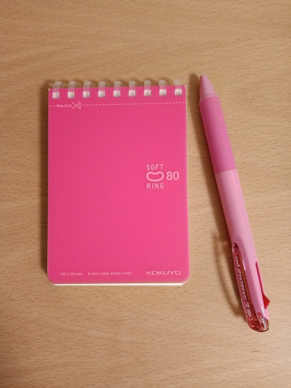 手のひらサイズの忘れ物防止帳、KOKUYOソフトリング®ノート（A7変形）📝。｜something-pudding。