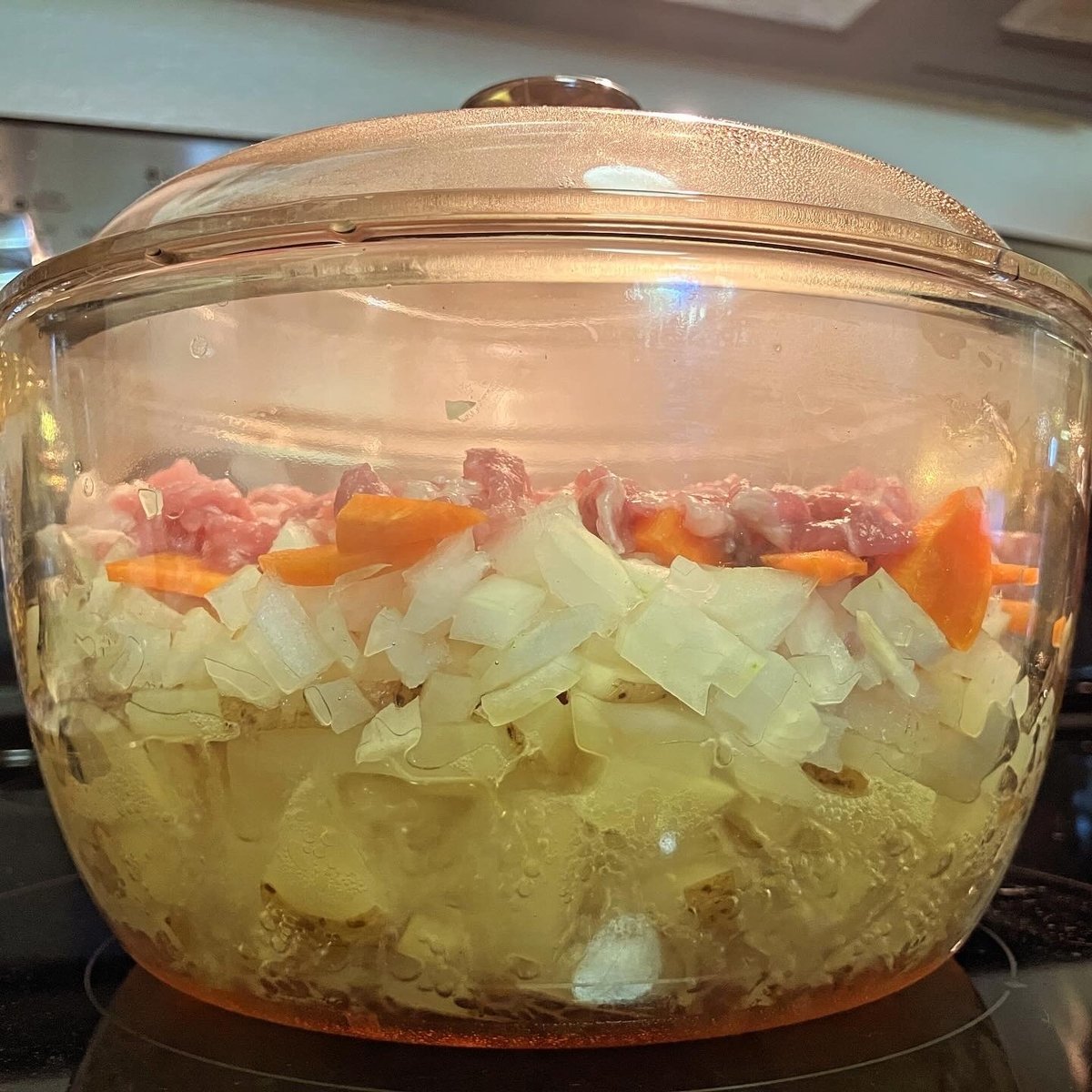 じゃがいも・玉ねぎ・にんじんで簡単においしくいろいろなメニューを作る｜Keiko Yoshida