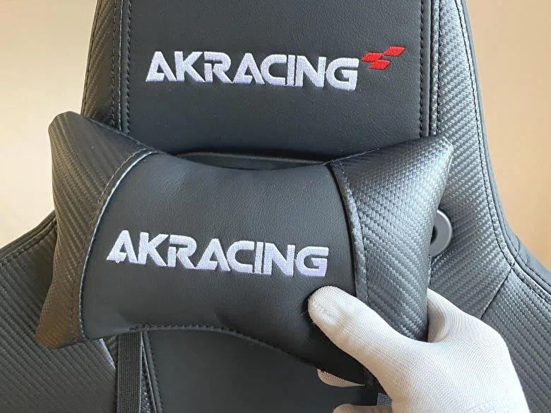 AKRacing Premium レビュー。身長別の座り心地も検証。｜もんたな