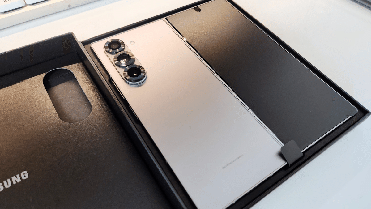 折りたたみスマホが届いた!開封・便利設定・活用方法【Galaxy Z 折りたたみスマホが届いた!開封・便利設定・活用方法【Galaxy Z