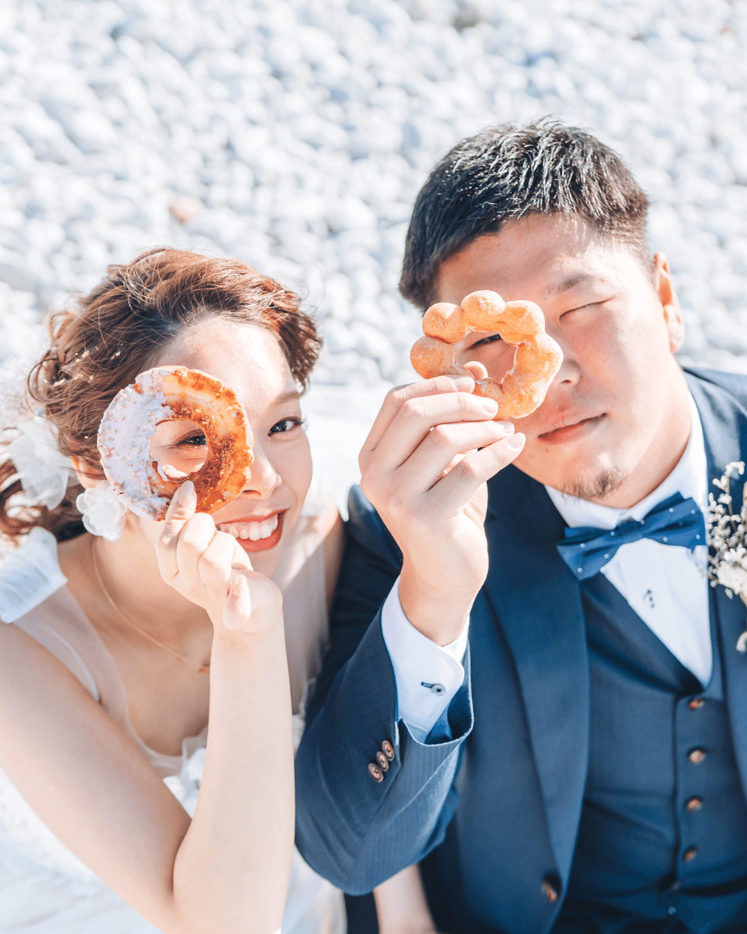 【EmoLy】思い出を彩る！前撮りにぴったりの持ち込みアイテム5選｜ウェディング前撮り | EmoLy（エモリー）