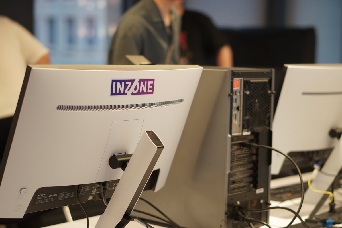 eスポーツ秘密基地に潜入！「REJECT HUB」にレジェンドプレイヤーが集結｜ソニー株式会社｜広報note