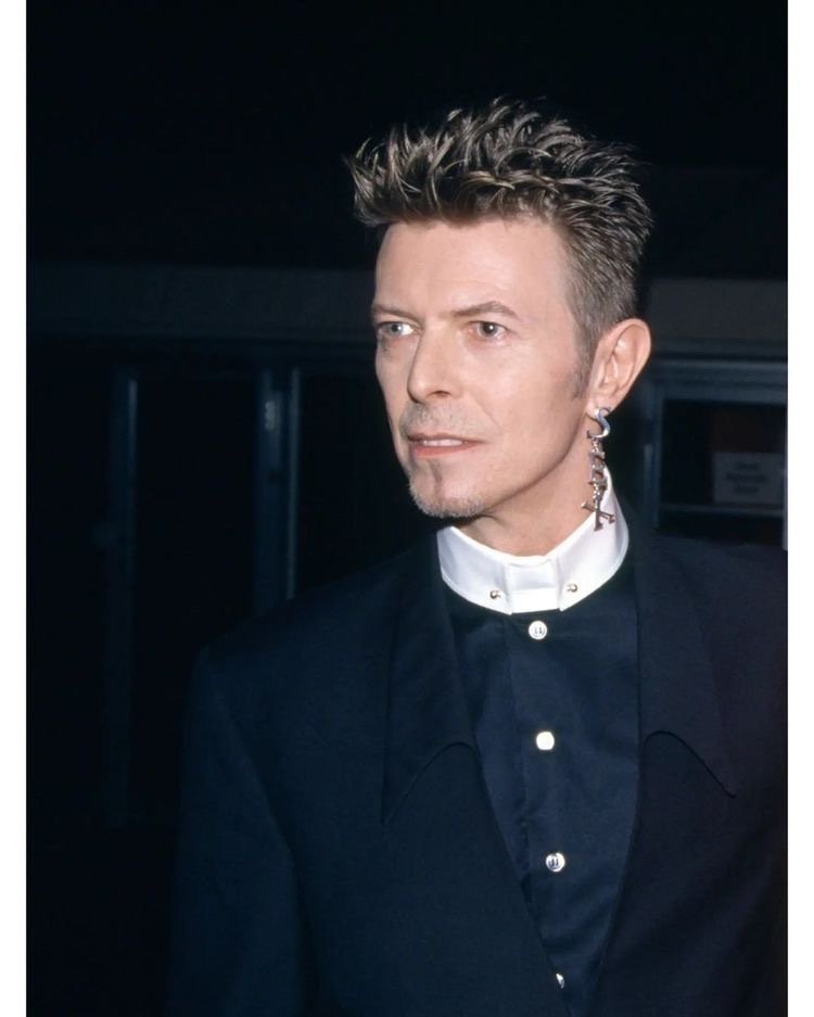 デヴィッド・ボウイの衣装を作ってみたvol.1~Hallo Spaceboy~（後編）｜Sota BamBron