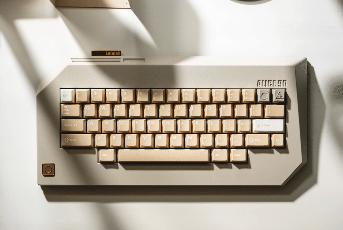 Neo65 組立済み自作キーボード がうる•ぐら gawr gura Neo65 組立済み自作キーボード がうる•ぐら gawr gura