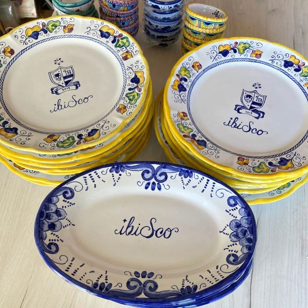 沖縄県 那覇市のイタリア料理店 IBISCO(イビスコ）様 ロゴ入りオリジナル皿のご依頼をいただきました。｜seppia325