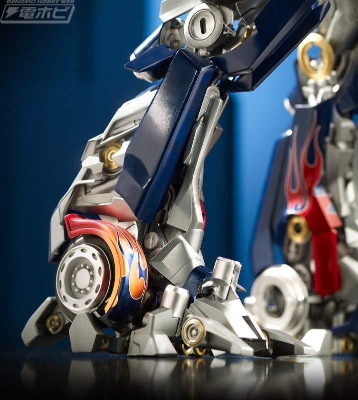 歴代最大のオプティマスプライム!ダイキャスト製可動モデルを 歴代最大のオプティマスプライム!ダイキャスト製可動モデルを