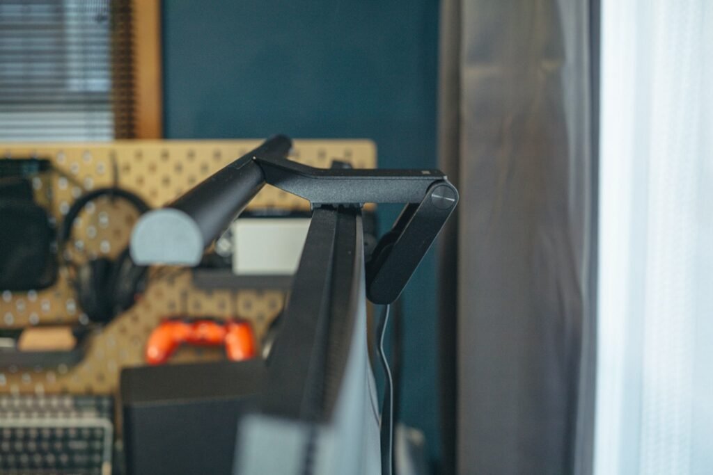 [BenQ ScreenBar Proレビュー]ほとんど操作せずに使えるモニターライト｜ヤマ