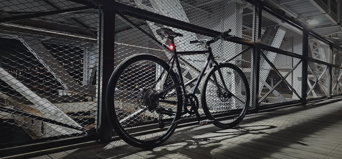 クロスバイクに乗って東京生活を充実させる！移動手段から遊び道具へ変える5つの楽しみ方｜ほこりゆび