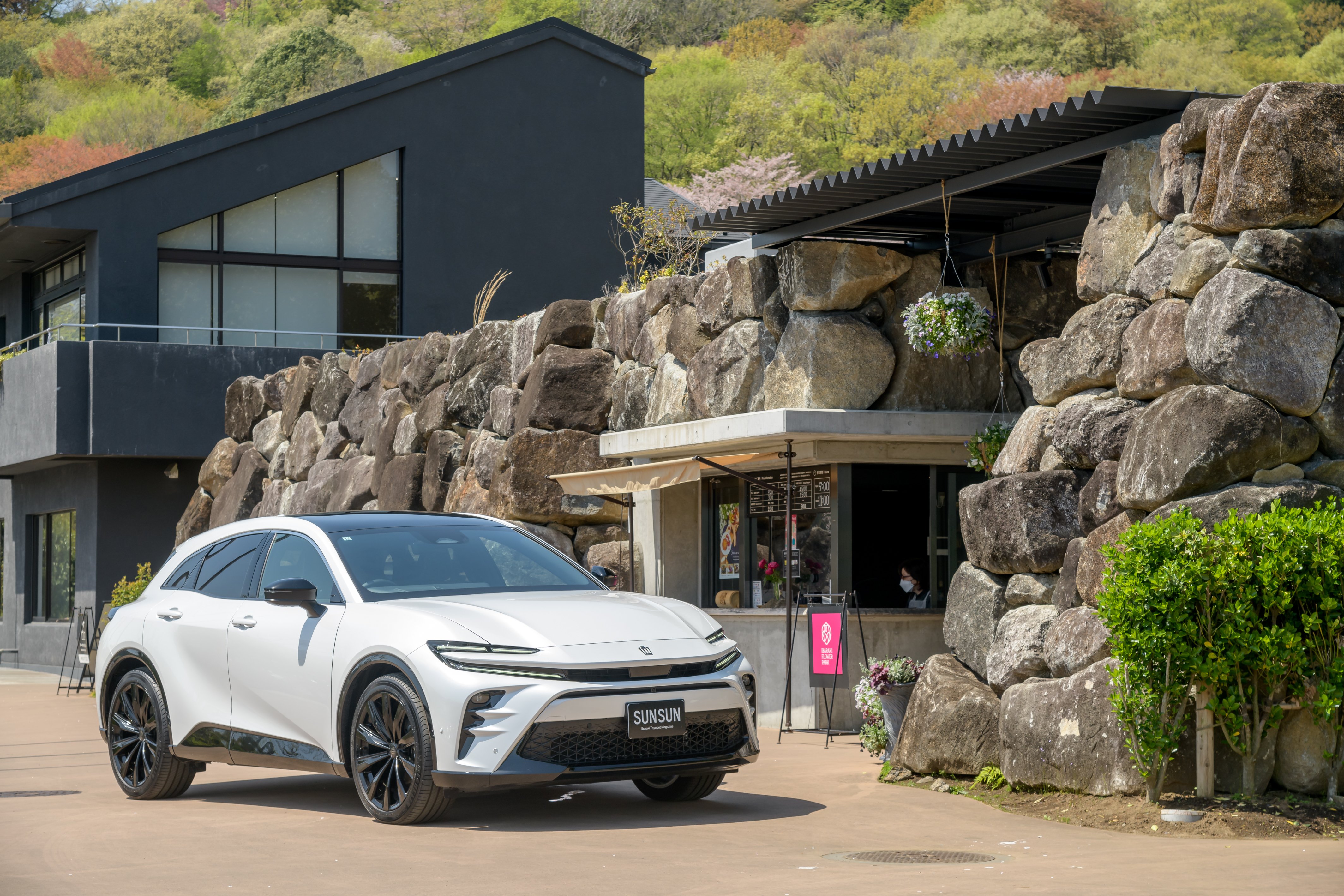 クラウン（スポーツ）のある風景｜SUNSUN drive｜茨城トヨペット