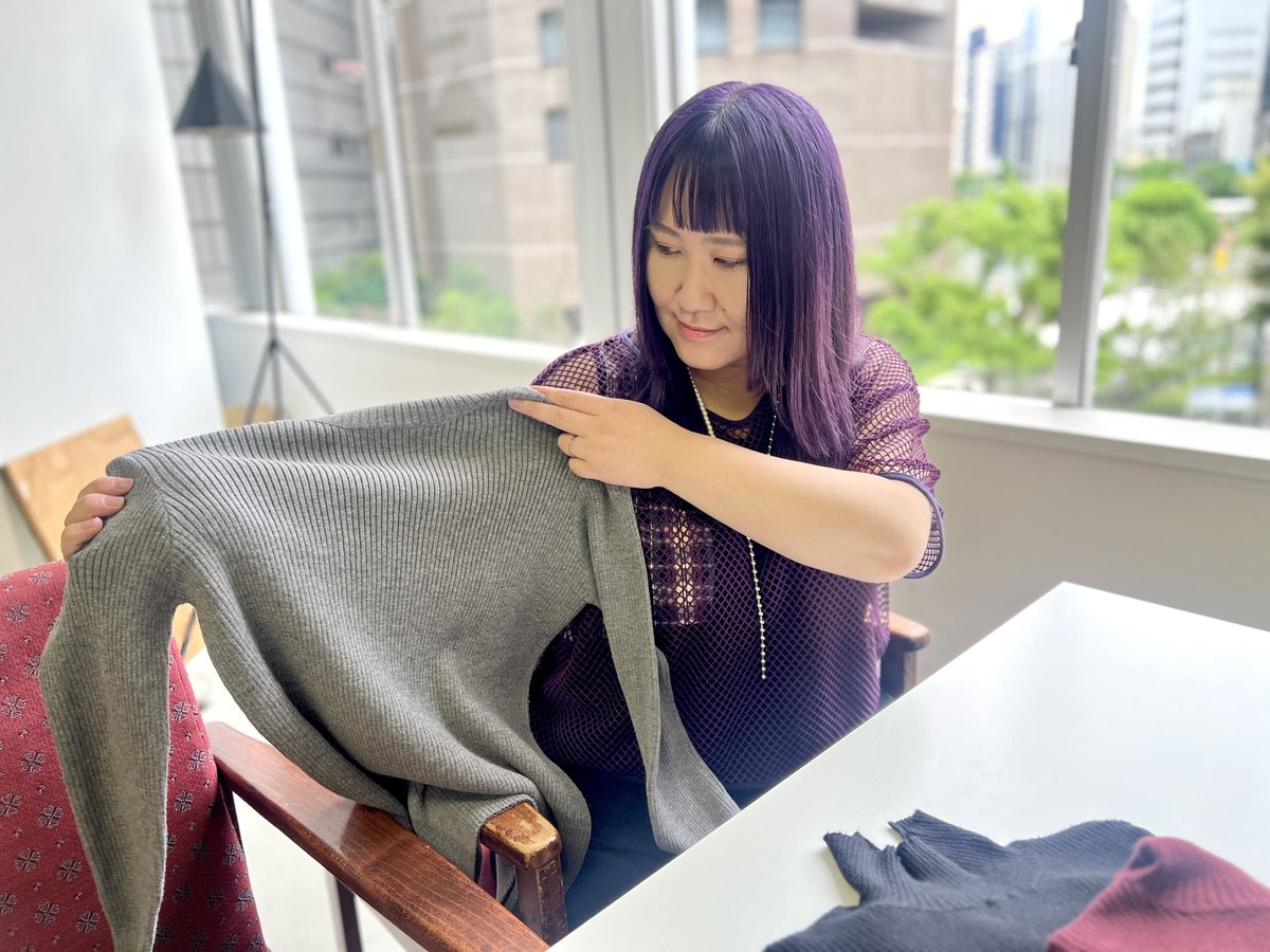 【開発秘話】機能性と着心地にとことんこだわった「はぐもちニット」を作ったお話｜オシャラボマガジン - osharewalker