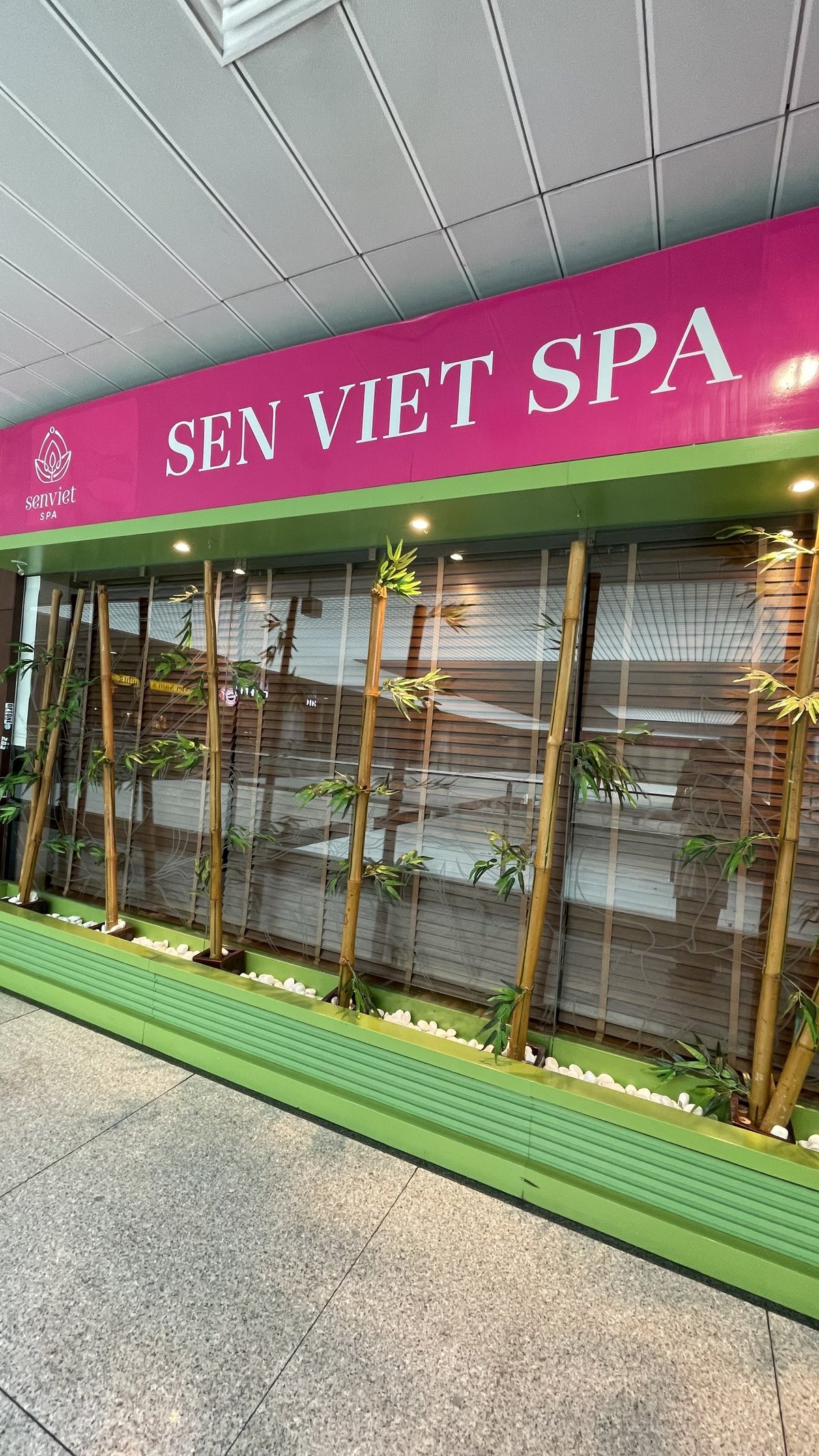 女子フランス・イギリス一人旅〜トランジット、ホーチミンタンソンニャット国際空港編〜｜らん