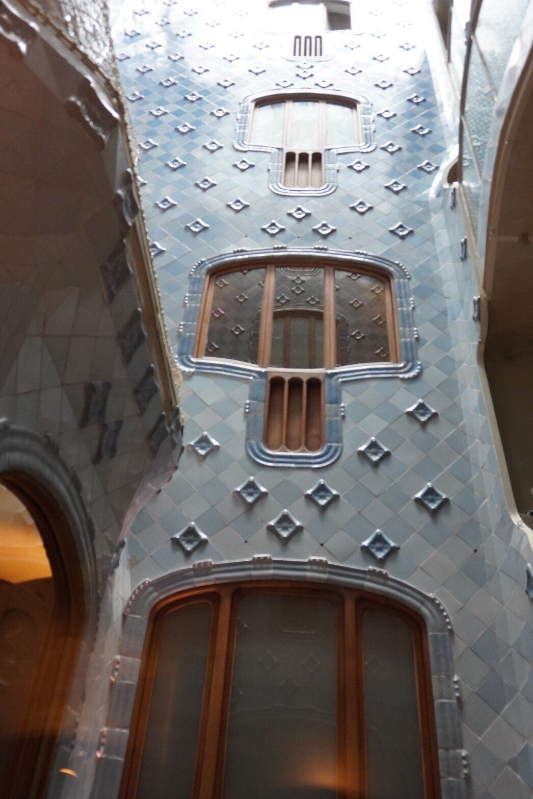 幻想的な建築美カサバトリョ【バルセロナ】｜Ikumi【世界旅行家】