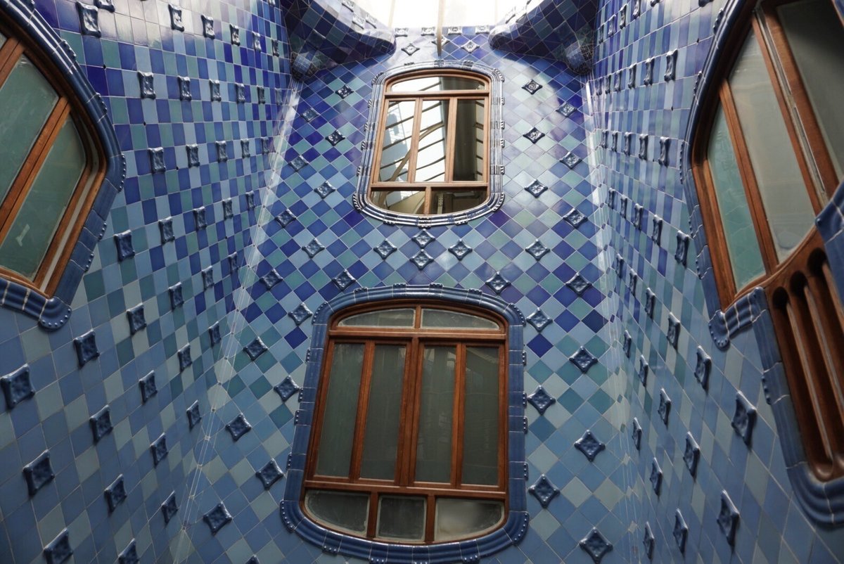幻想的な建築美カサバトリョ【バルセロナ】｜Ikumi【世界旅行家】