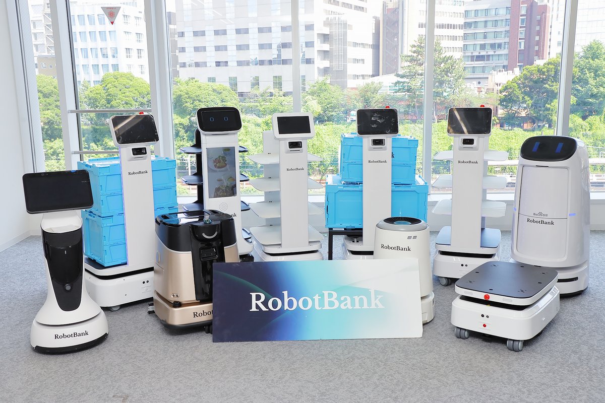 ロボットバンクが新製品、StarLift【積載量300kg】のAMR自律走行搬送ロボットを発表！〜本体幅2種類〜｜Robotbank株式会社