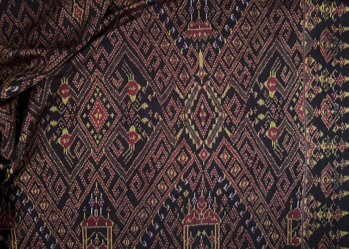 奇妙な雰囲気の絣｜IKTTクメール伝統織物