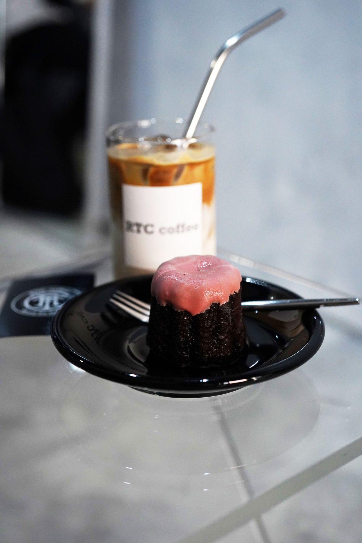 【大阪・中崎町】「RTC Coffee（アールティシー コーヒー）」スタイリッシュな空間で味わえるのはスペシャリティコーヒーとカヌレ｜よっしー@関西グルメ