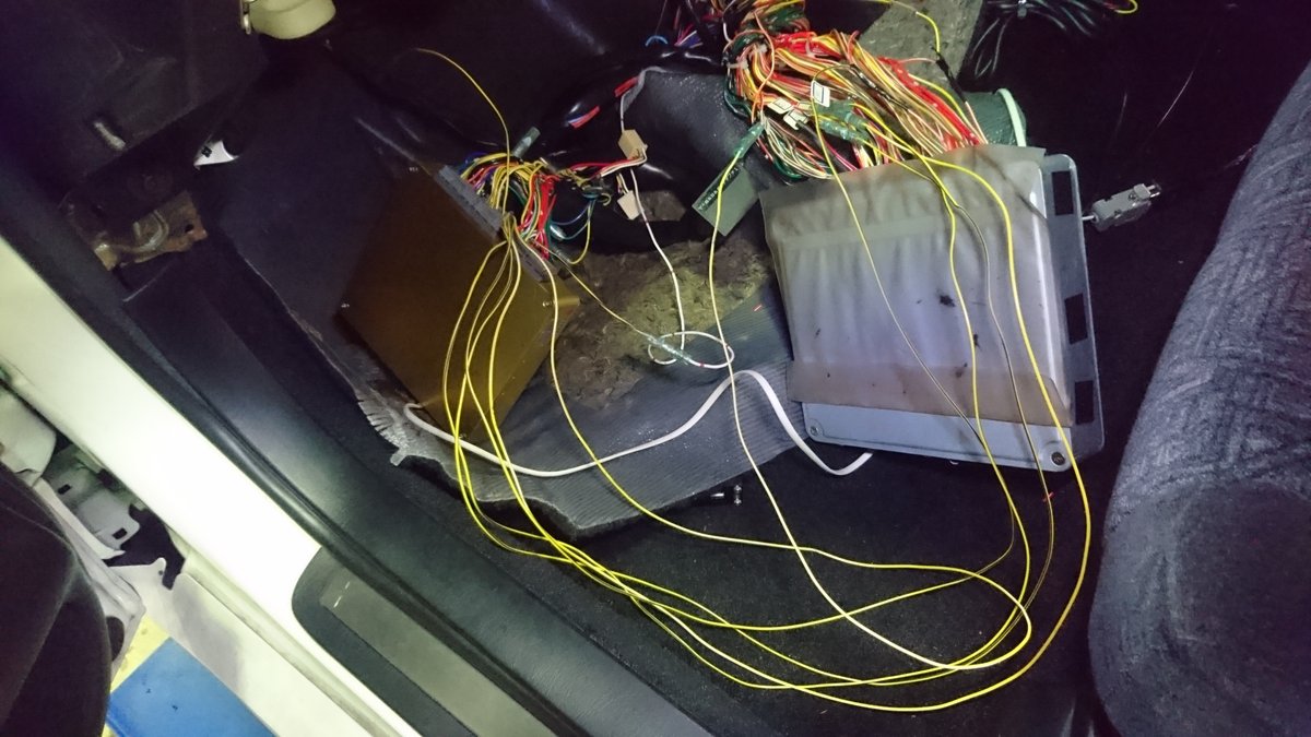 HKS製フルコン Vproシリーズ。一時はこのフルコンが付いてないとチューニングカーじゃない！みたいな時代がありましたが今はもう・・・。その ...