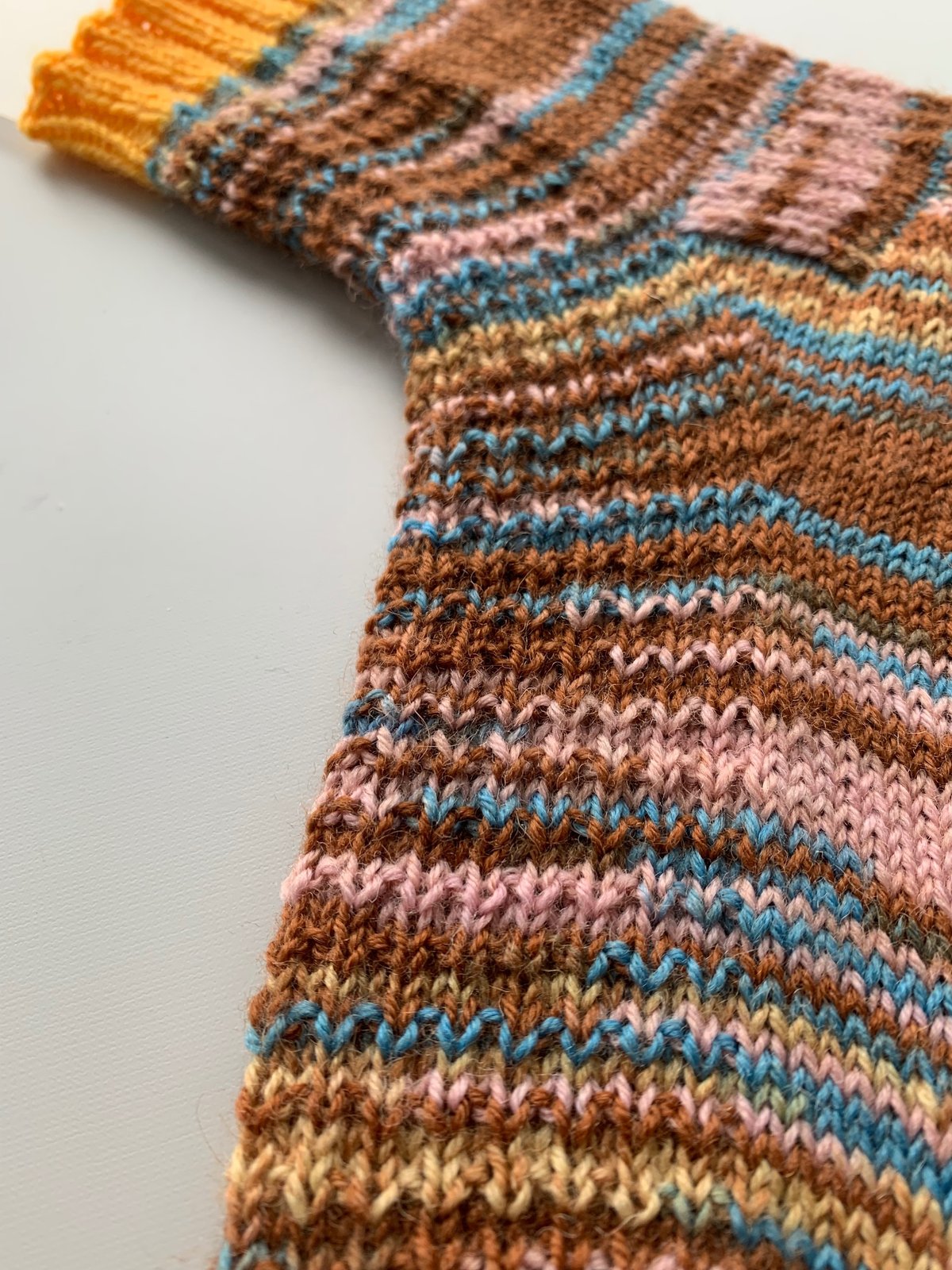 秋っぽい靴下〜？｜cotto mou/編み物と私と日々の徒然