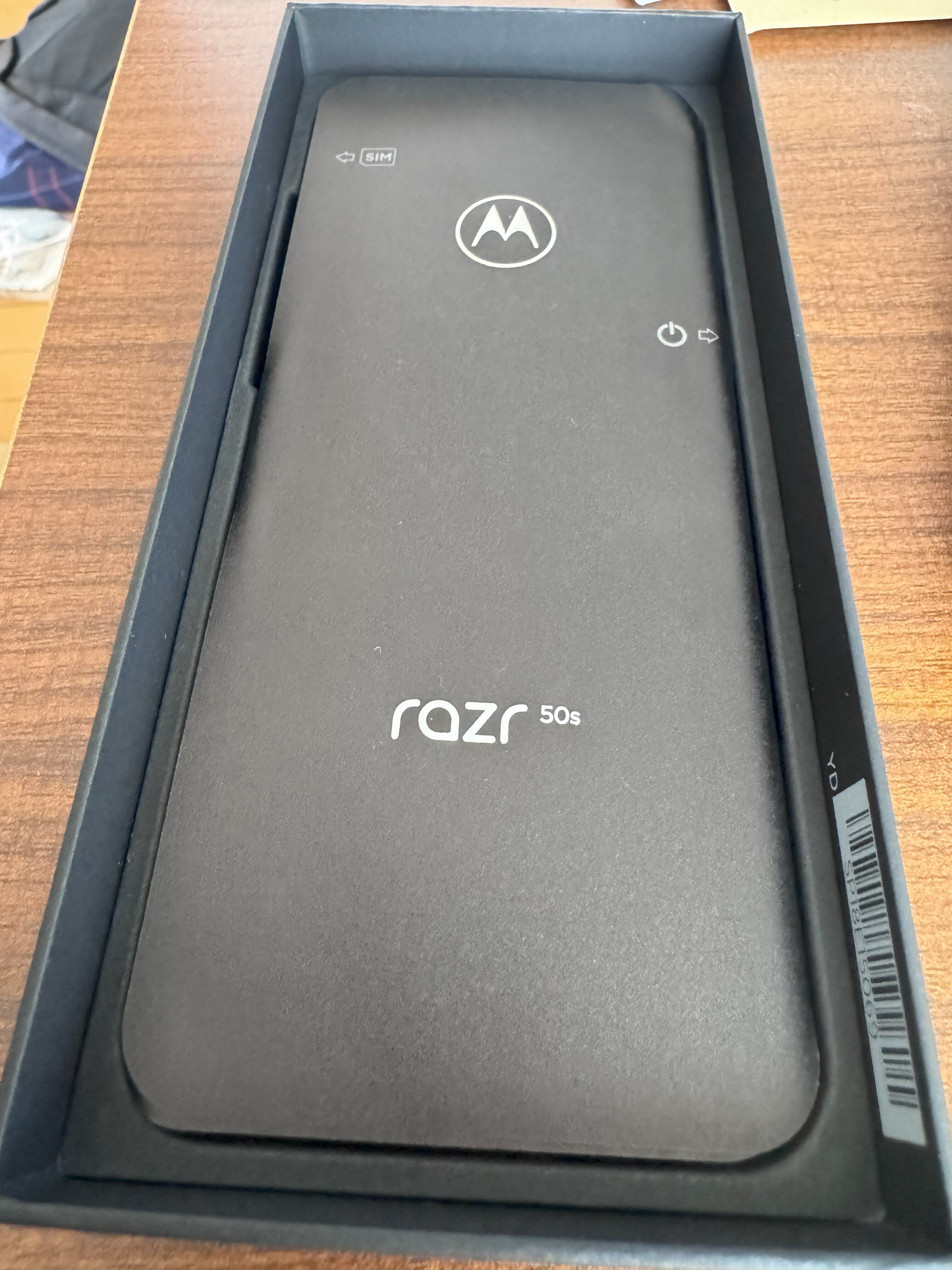 Flipスマホを更新しました(Galaxy Z Flip3 → Moto Razr 50s Flipスマホを更新しました(Galaxy Z Flip3 → Moto Razr 50s