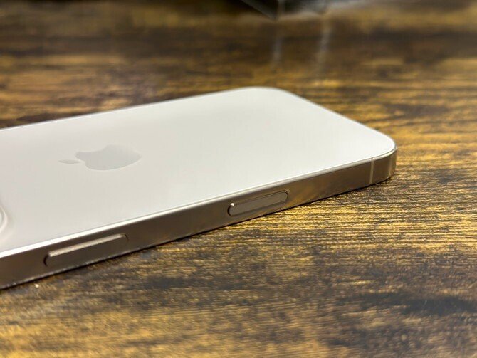 iPhone 16 Pro デザートチタニウム 128GB」がやってきた!開封の iPhone 16 Pro デザートチタニウム 128GB」がやってきた!開封の