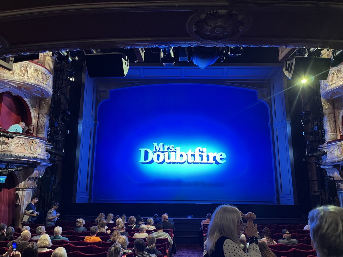 ミュージカル Mrs Doubtfire 観賞｜East Haruko